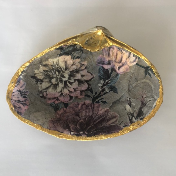 Blooms_bysegolene | Storage & Organization | Clam Shell Trinket Dish ...